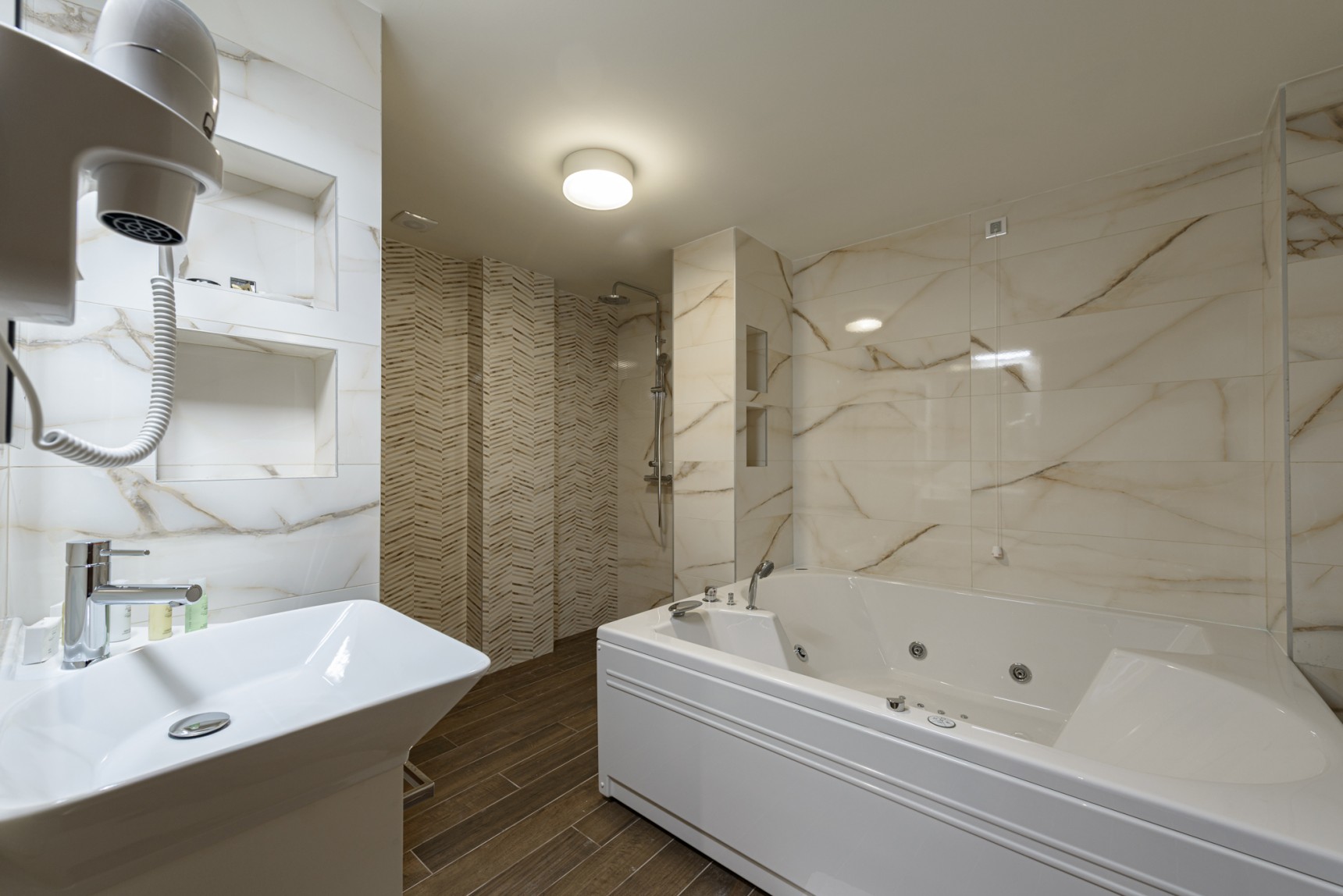 Superior Spa Room